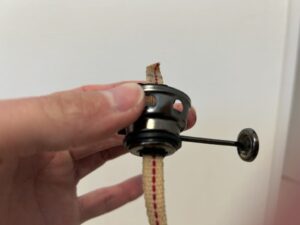 ランタンMサイズ⇒芯の幅10mm ランタンSサイズ⇒芯の幅8mmなので、 同じ幅の芯であれば純正でなくても使用出来るかと思います。